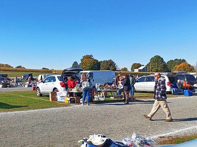 People-watching paradise! This snapshot of flea market life is better than any reality TV show &ndash; and the deals are real, too.