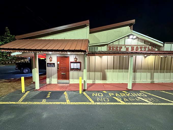 Beef 'N Bottle's classic exterior: A time machine for your taste buds. It's where Don Draper would go for a power lunch.