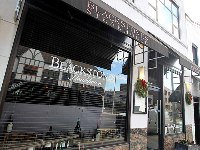 Blackstones: Greenwich glam meets grill mastery. It's like Manhattan fine dining took a delicious detour to Connecticut.