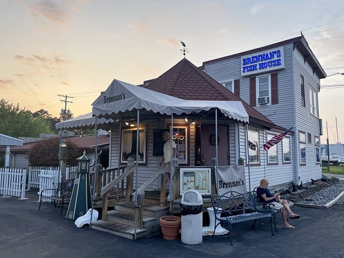 This charming spot serves up nostalgia and seafood in equal measure. It's the culinary equivalent of finding your sea legs!