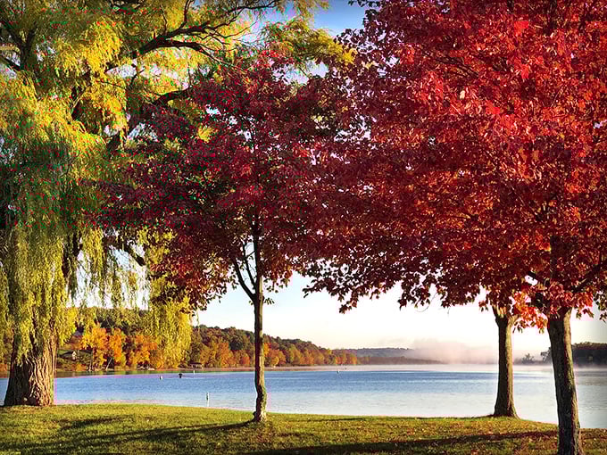 Fall in Saratoga Springs: where Mother Nature shows off her color palette and makes you wish you'd paid attention in art class.