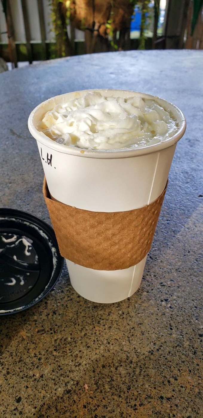 This honey lavender latte looks so dreamy, it could star in its own rom-com. "When Harry Met Honey," anyone?