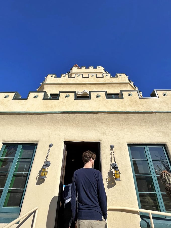 Talk about a grand entrance! This doorway could make even the most jaded traveler feel like desert royalty for a day.