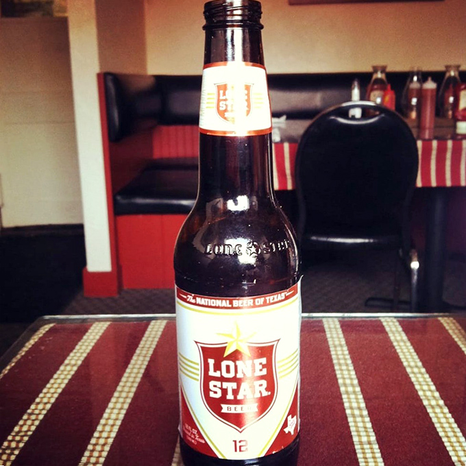 When in Texas... even in Connecticut! Lone Star beer adds a touch of Texan spirit to your BBQ feast. Yeehaw!