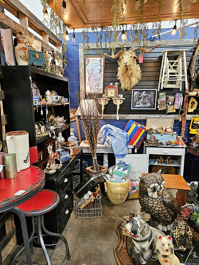 A feast for the eyes! This booth is a smorgasbord of styles, where mid-century modern mingles with farmhouse chic in perfect harmony.