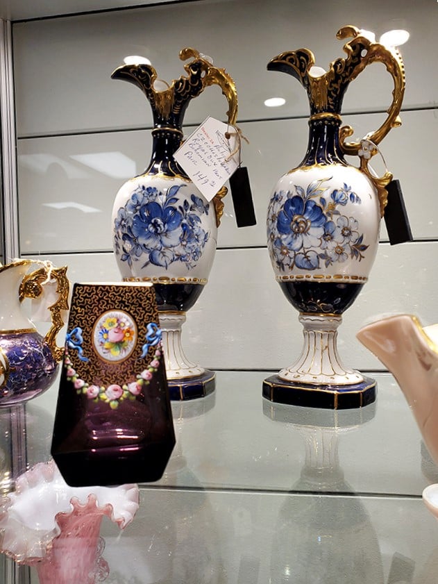 Vases with more curves than a country road, perfect for flowers or just admiring. Who knew porcelain could be so sassy?