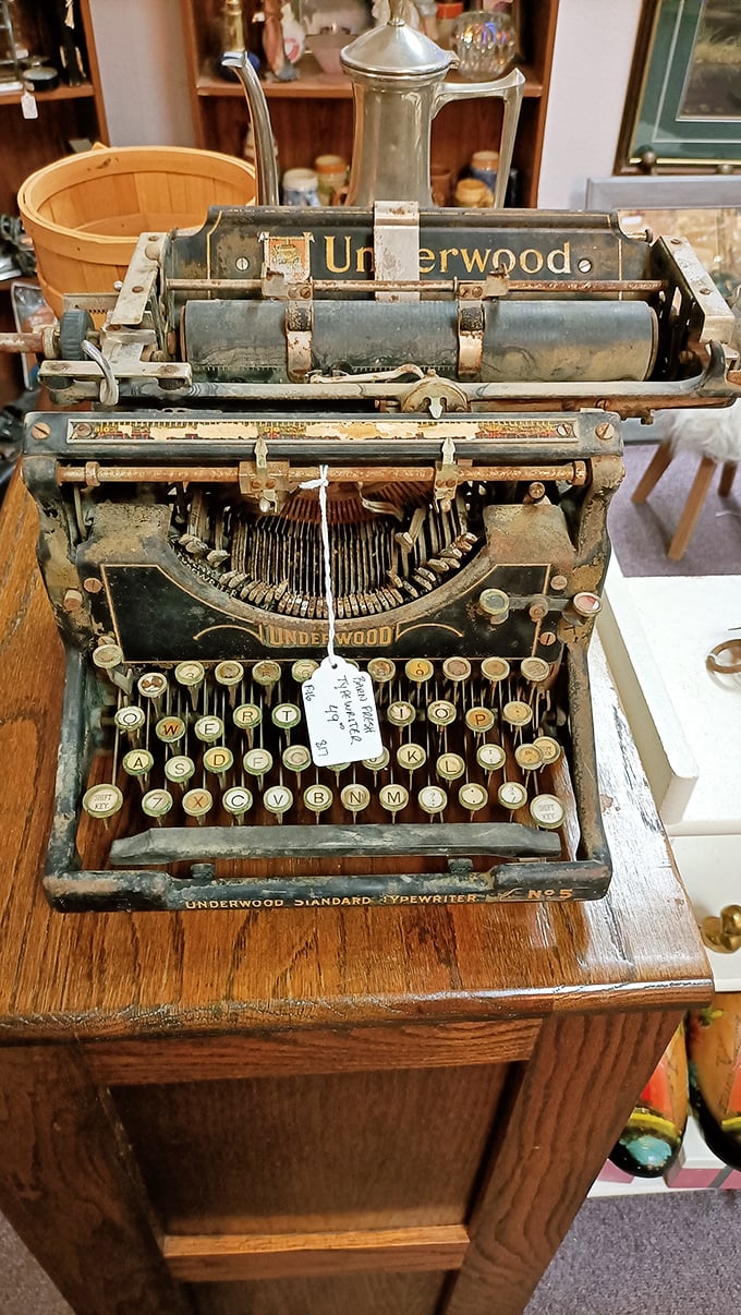 This Underwood typewriter has probably written more love letters than Shakespeare. Who's ready for some old-school texting?