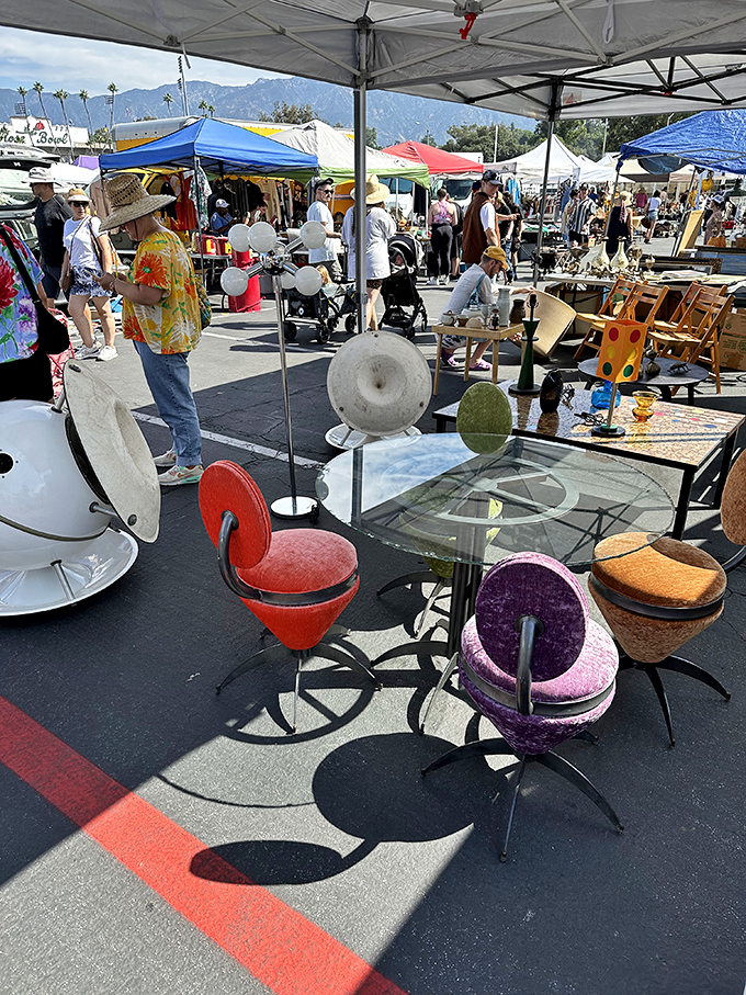 Take a seat in the time machine! These groovy chairs are straight out of the "Jetsons" &ndash; just add a martini and you're set.