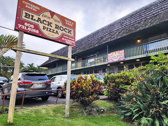 Black Rock Pizza: Ahoy, pizza lovers! This Captain Cook treasure trove serves up pies so good, you'll want to trade your doubloons for dough.