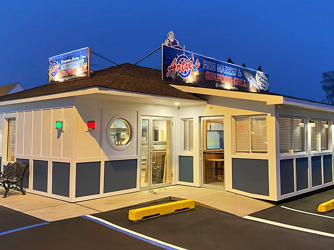 Island Park's pearl! This fish market and grill combo is where seafood dreams come true, scale by delicious scale.