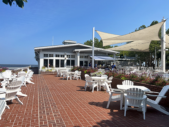 Elegant white tablecloths meet stunning lake views. It's the kind of place that makes you want to propose &ndash; to your lobster dinner.