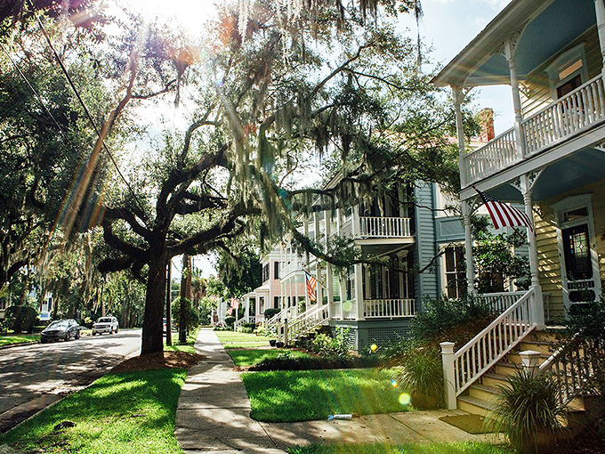 These antebellum beauties are dressed to impress. Scarlett O'Hara would be green with envy (and not just from her curtain dress).