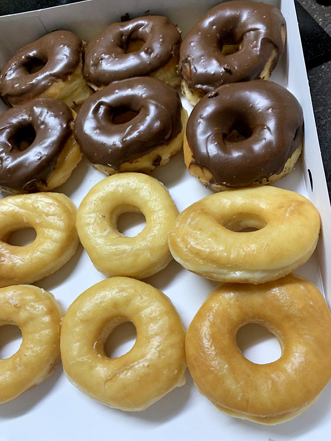 The classic lineup&mdash;chocolate-glazed aristocrats on top, their glazed cousins below&mdash;simple perfection that needs no gimmicks or trendy toppings.