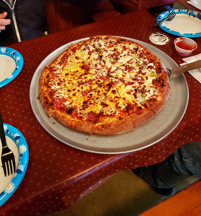 Friends who pizza together, stick together. At Rosa's, every meal is a chance to create memories (and debate pineapple as a topping).