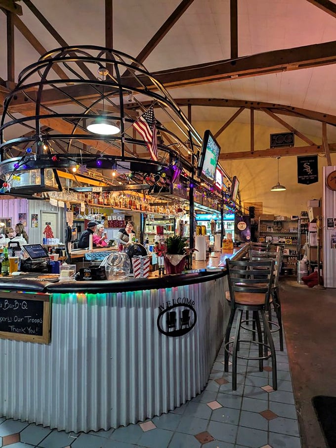 Pull up a stool at BBQ central, where smoky aromas and good vibes flow as freely as the beer.