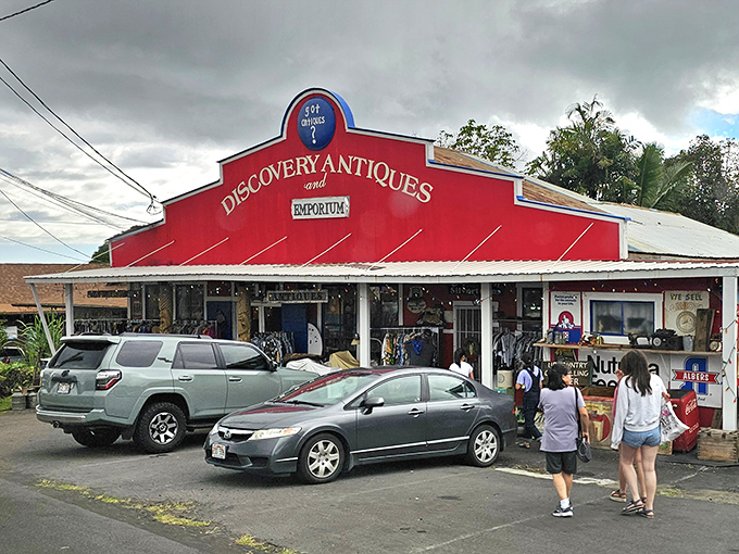 Treasure hunters in their natural habitat! Watch as they navigate the jungle of vintage goodies, eyes peeled for that perfect find.