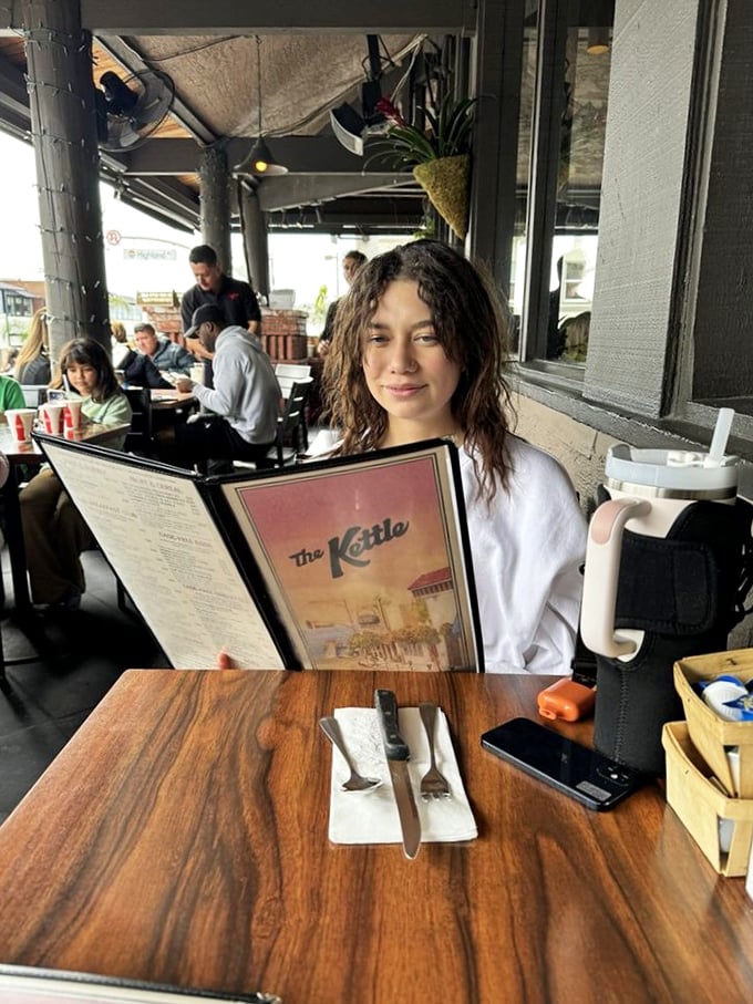 Outdoor dining done right! The Kettle's patio offers a front-row seat to Manhattan Beach's vibrant street life, perfect for people-watching between bites.