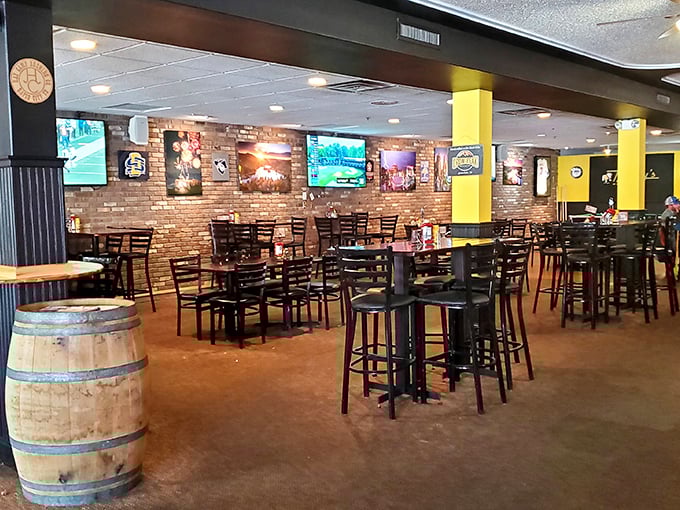 Pull up a chair and stay awhile. Murphy's dining area is like your living room, if your living room had a fully stocked bar and killer wings.