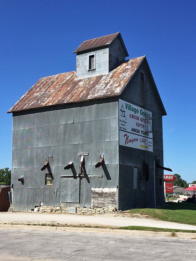 This rustic gift shop is proof that one man's silo is another man's treasure trove. Step inside for souvenirs that scream "I brake for barn sales!"
