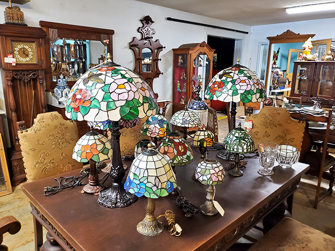 Chandeliers and pendant lights dangle like jewelry for your ceiling. Who knew illumination could be such a bright idea for home decor?