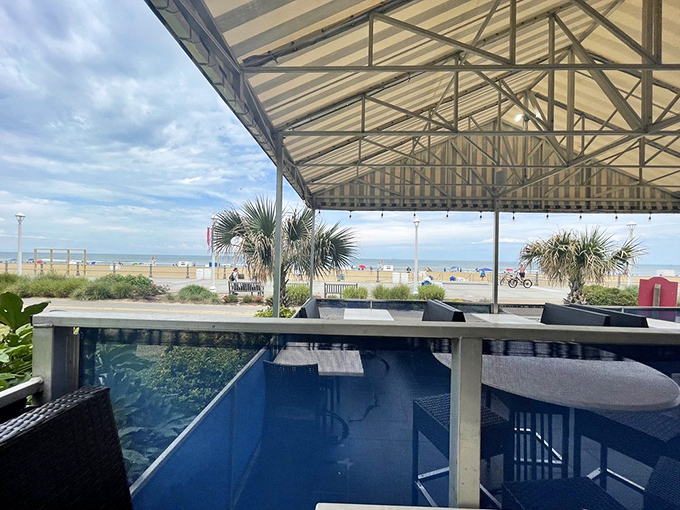 Dinner with a view? Check. This patio scene is more soothing than a beach sounds playlist on repeat.