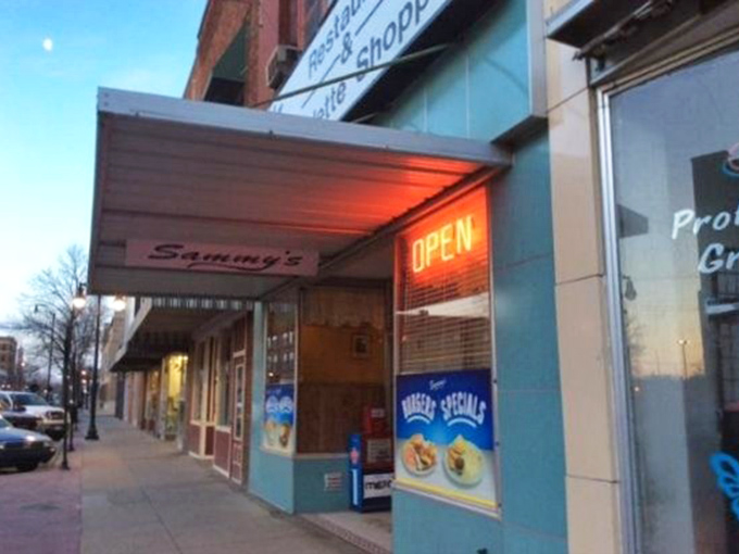 As the sun sets, Sammy's glows like a beacon of hope for the hungry. It's not just open, it's a 24/7 omelet oasis.