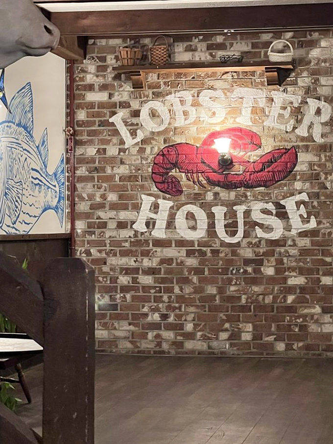 Who says you can't paint with ketchup? This lobster mural is a work of art that'll make your stomach growl.
