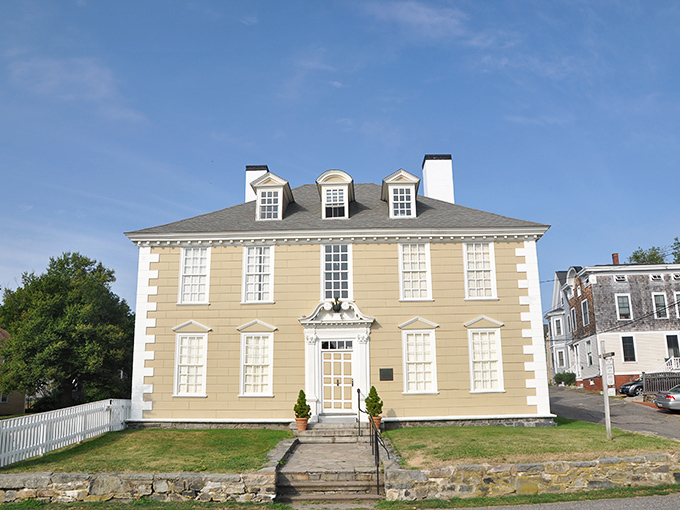 Colonial chic at its finest! This house is so perfectly preserved, you half expect Paul Revere to pop out shouting about the British.