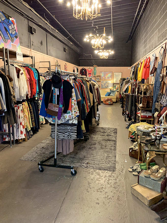 Clothes encounters of the vintage kind! This corner is where fashion trends of yesteryear come to strut their stuff once more.