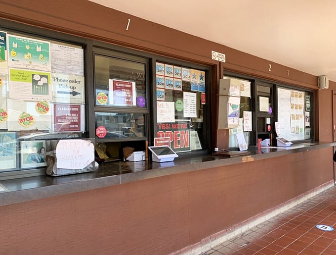 Order up! This counter's seen more action than a Spielberg movie set, and it's still going strong.