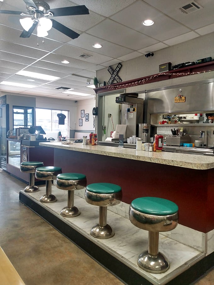 Pull up a stool and watch the breakfast ballet unfold. It's like "Diners, Drive-Ins and Dives" meets "Swan Lake."