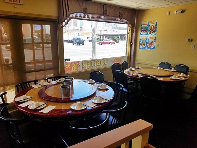 Cozy booths and round tables &ndash; the perfect setting for your next "shell-ebration." Just remember, lobster bibs are the height of fashion here.