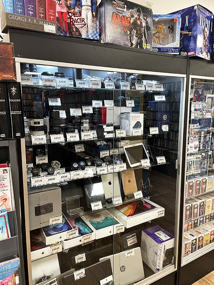 Gadget lovers, prepare to geek out! This tech treasure trove is where Silicon Valley meets Waikiki. Apple products with a side of pineapple, anyone?