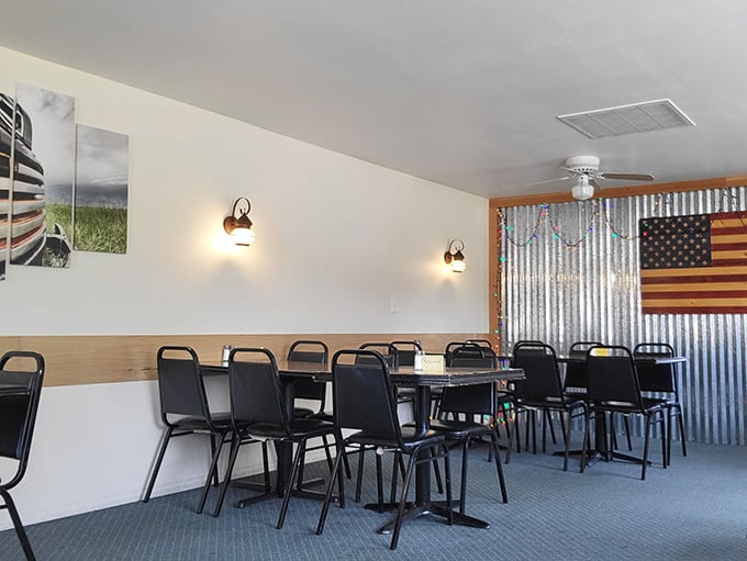 Rustic charm meets down-home comfort in this dining room. It's like eating in your grandma's kitchen, if grandma had a thing for corrugated metal.