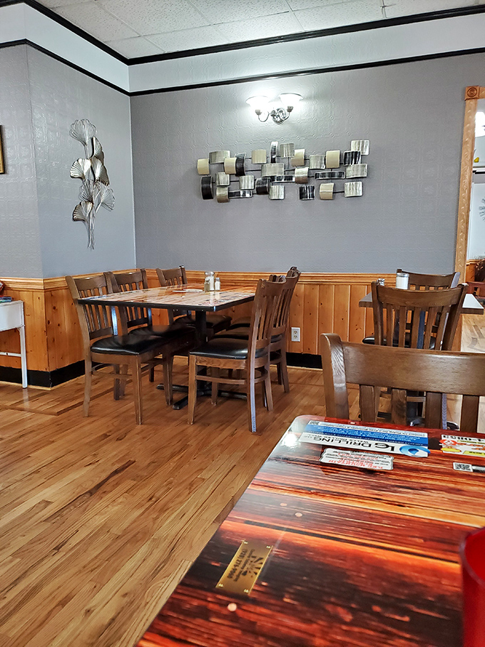 Rustic charm meets modern comfort. It's like eating in your cool aunt's farmhouse, if your aunt was a breakfast wizard.