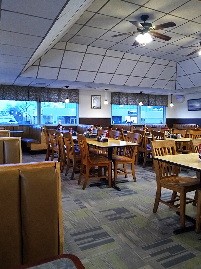 Where everybody knows your name—or at least your favorite waffle order. Cozy booths invite you to settle in and stay awhile.