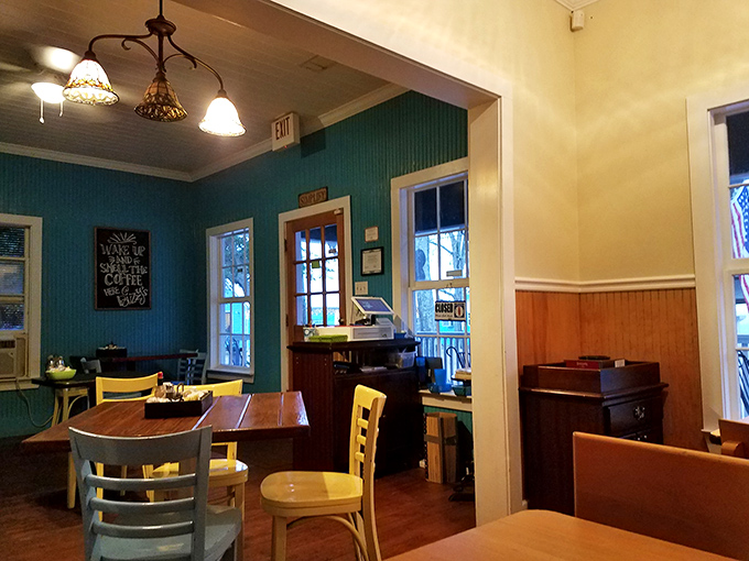 Buzzy's interior: where 'Cheers' meets 'Diners, Drive-Ins and Dives'. The only thing missing is a jukebox playing 'Don't Stop Believin'' on repeat.