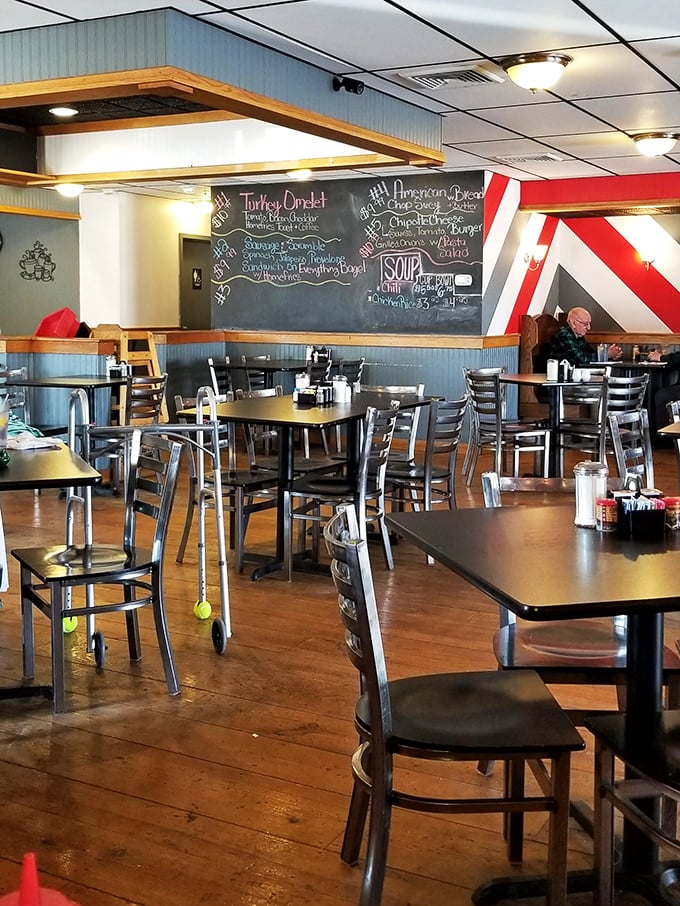 Diner paradise! With its cozy booths and friendly vibe, Blondie's is where "Cheers" meets "Happy Days" &ndash; and everybody knows your name.