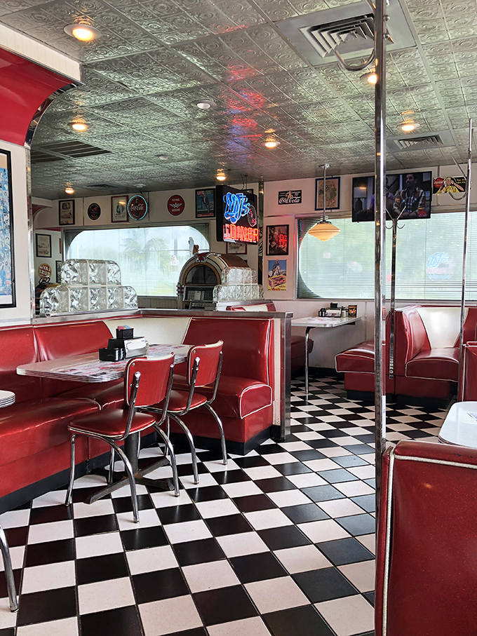 "Step into a Norman Rockwell painting!" The diner's interior is a masterclass in nostalgia, from the gleaming countertops to the cozy booths. It's the 1950s, but with better plumbing.