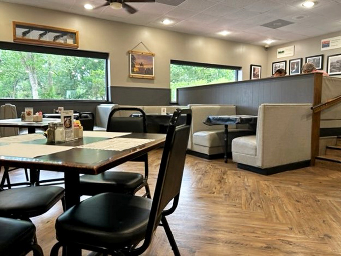 Cozy booths and warm wood tones – it's like dining in a bear hug. Comfort food's natural habitat, folks!