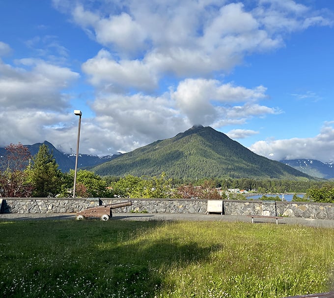 A view that'll make your Instagram followers green with envy. Sorry, Bob Ross, but Mother Nature's got you beat here.