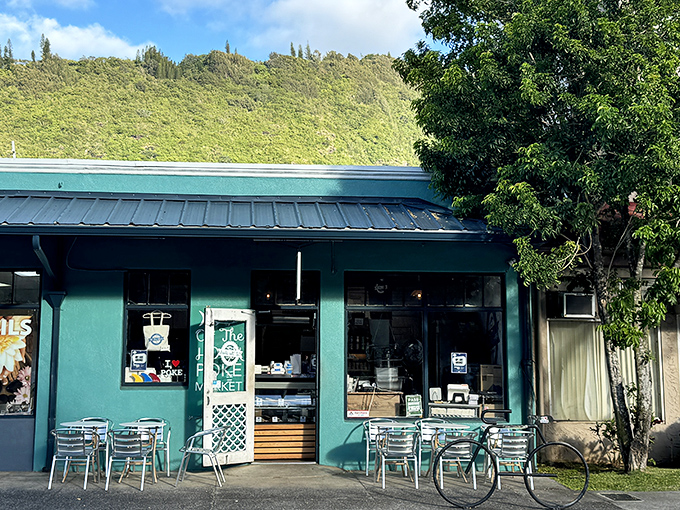 Off The Hook Poke Market: A teal oasis in a sea of ordinary! This newcomer is making waves with poke so fresh, it practically swims to your bowl.