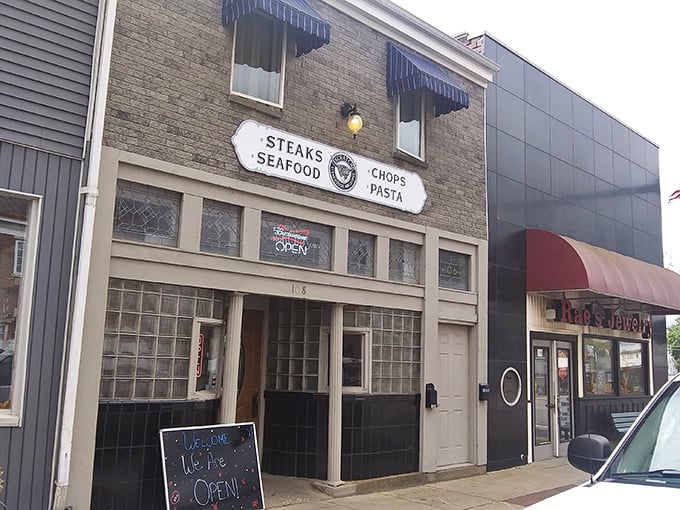 From scratch to scrumptious in record time. This place will have you scratching your head, wondering why you ever ate anywhere else.