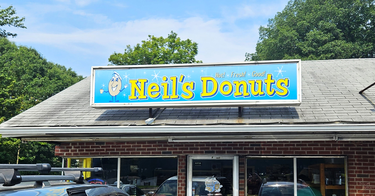 This Hole-In-The-Wall Donut Shop Might Just Be The Best-Kept Secret In ...