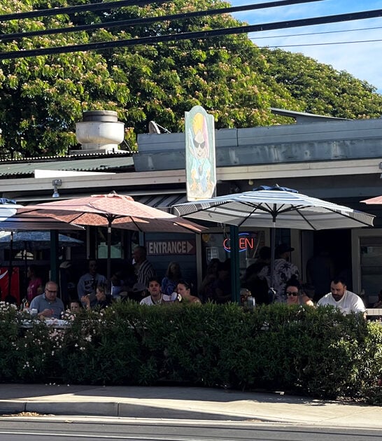biscuits gravy hawaii restaurant ftr