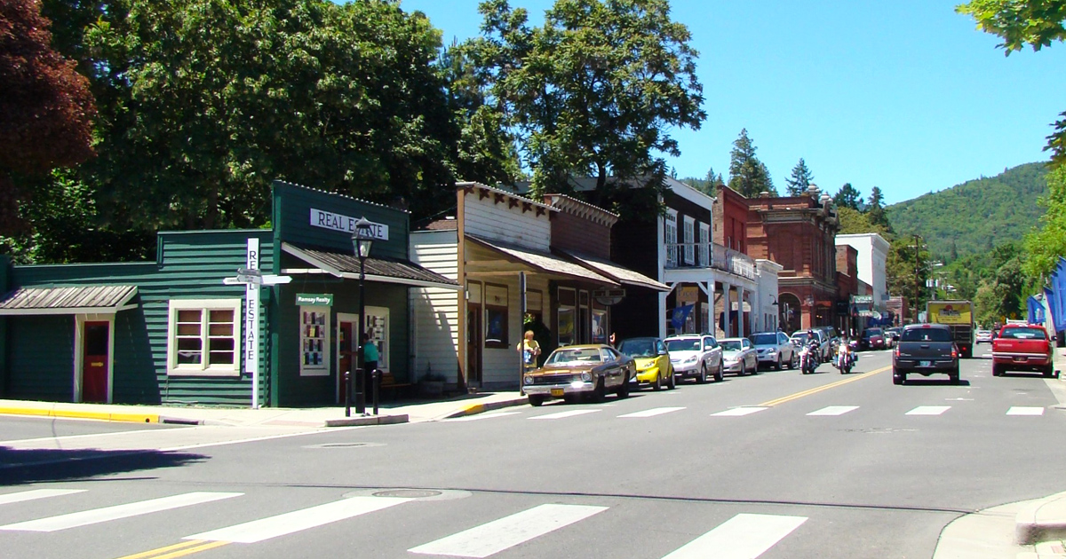 The Gorgeous Historic Town In Oregon That’s Straight Out Of A Hallmark ...