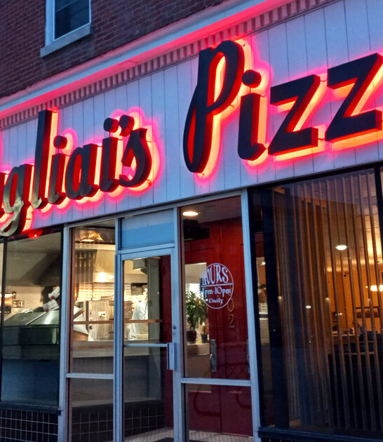 hole wall pizzerias iowa ftr