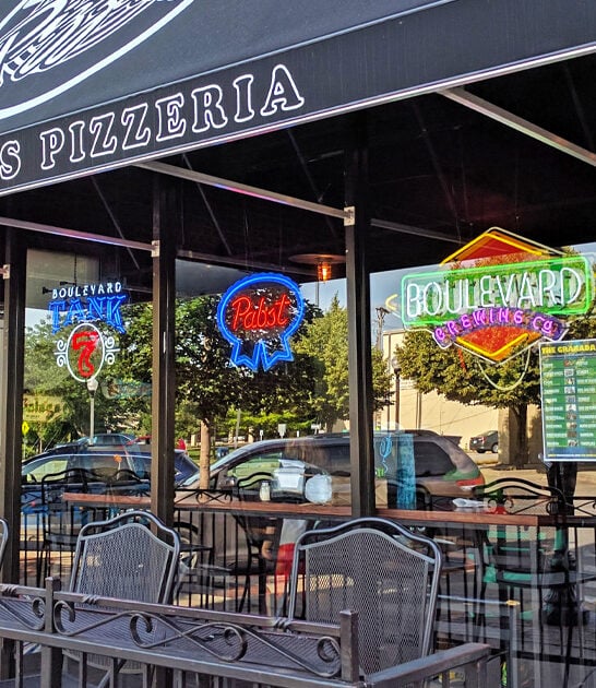 hole wall pizzerias kansas FTR