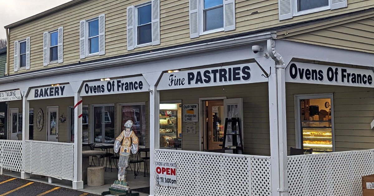 The Tiny Bakery In Connecticut That Will Serve You The Best Cinnamon ...