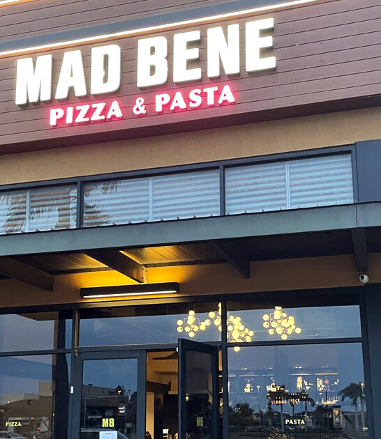 unassuming pizzerias hawaii ftr